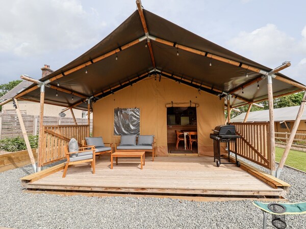 Lucky Clucky Lodge, Family Friendly, With A Garden In Llandudno - Conwy
