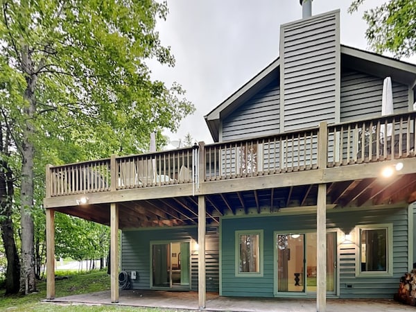 Butterfly Retreat | Relaxing Mountainside Home + Hot Tub & Wooded Views - Deep Creek Lake, MD