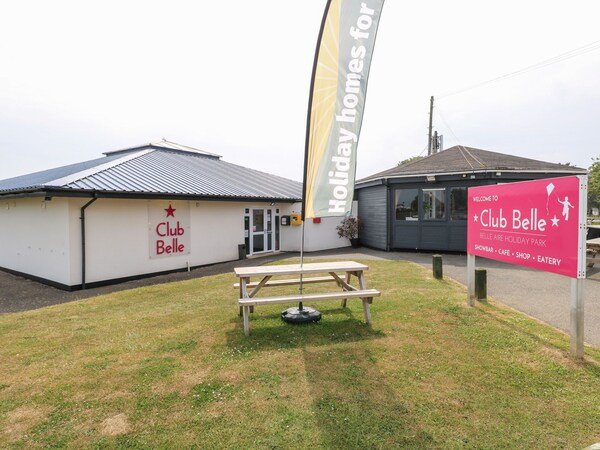 72, Pet Friendly, Country Holiday Cottage, With A Garden In Hemsby - Hemsby