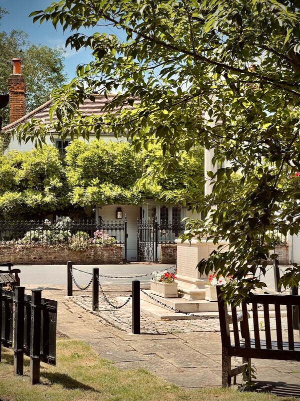 Grade Ii Listed Terraced 2 Bed Cottage - Beaconsfield, UK