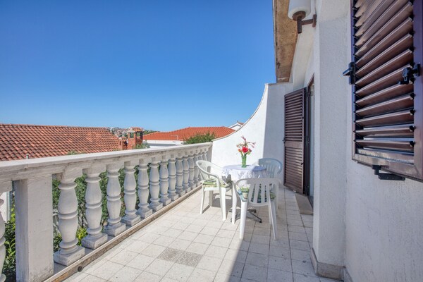 Two Bedroom Apartment Near Beach Stupin čEline, Rogoznica (A-21043-a) - Sevid