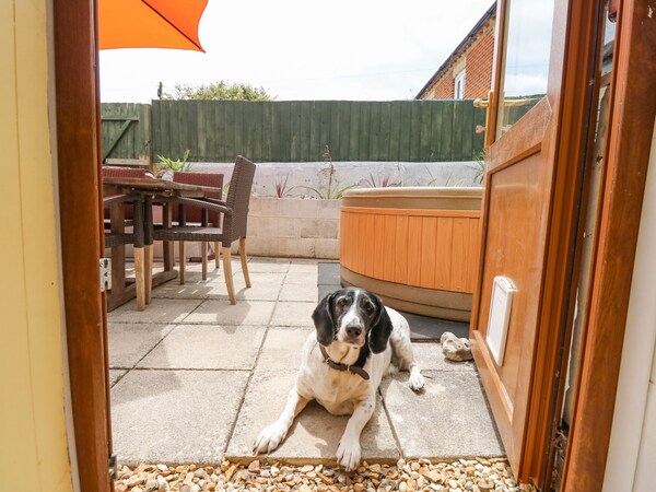 Station Avenue, Pet Friendly, Character Holiday Cottage In Sandown - Shanklin
