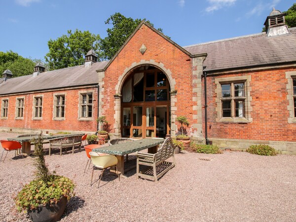 Chetwynd Lodge, Pet Friendly, With A Garden In Great Haywood - Stafford (UK)