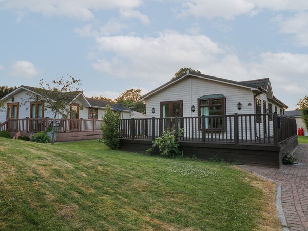 27 Brocklehurst, Pet Friendly, With A Garden In Oakham - Melton Mowbray