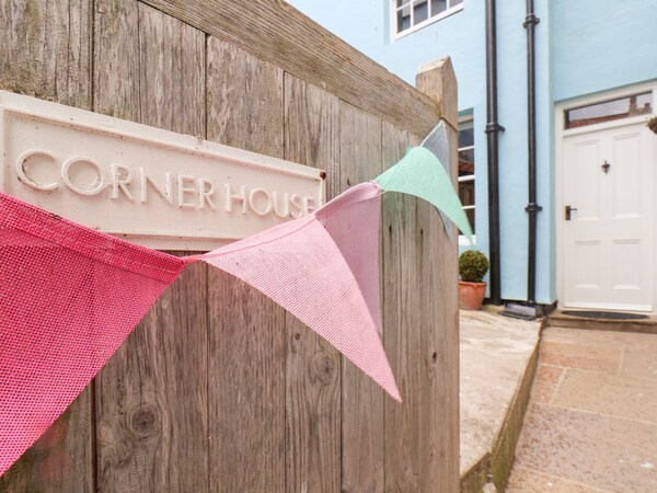 Corner House, Pet Friendly, Character Holiday Cottage In Staithes - Staithes