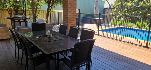 Mansfield House With Solar Heated Pool - Pet & Disable Friendly - Mansfield