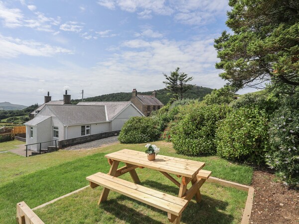 Glan Awel, Pet Friendly, With A Garden In Nefyn - Nefyn