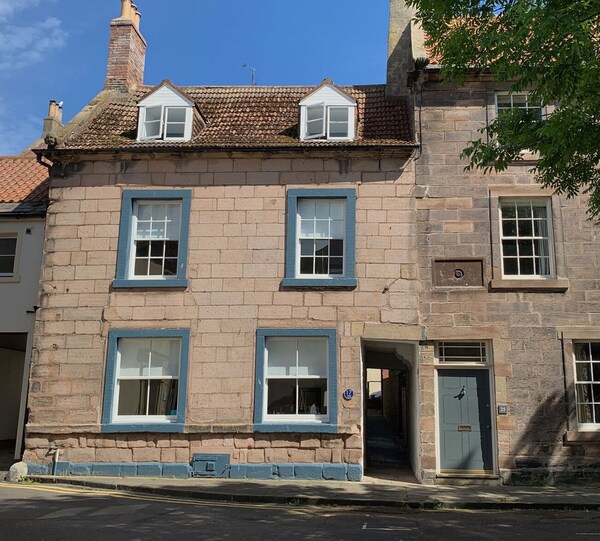 The Indigo House, Pet Friendly, With A Garden In Berwick-upon-tweed - Berwick-upon-Tweed