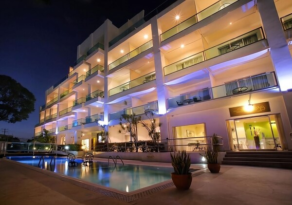 Marina Haven In Barbados! Three Relaxing Suites, Free Breakfast, Outdoor Pool! - Worthing