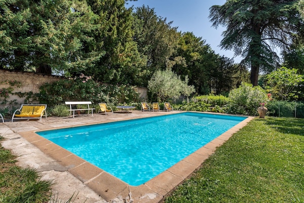 Le Parc - Estate With Swimming Pool In A Park - Lyon