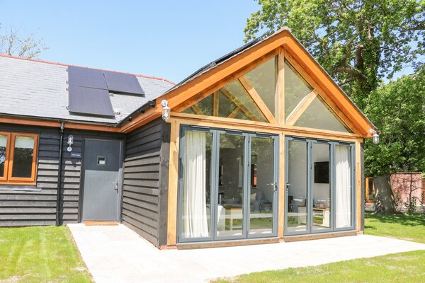 Robins Nest, With Pool In Titchfield Common - Isle of Wight