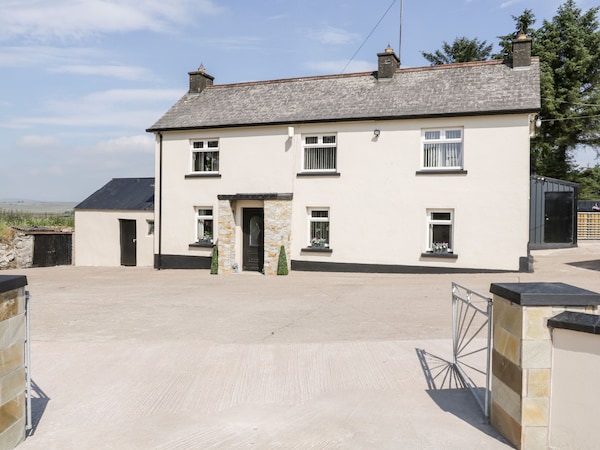 Peter's Farmhouse, Pet Friendly In Cookstown, County Tyrone - County Donegal