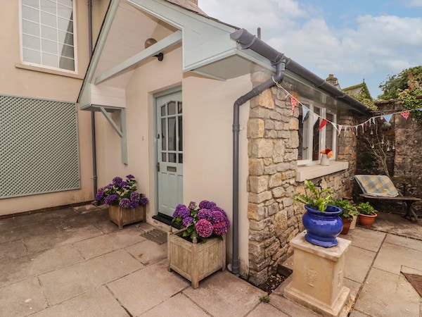 Slade Cottage, Pet Friendly, With A Garden In St Brides Major - Vale of Glamorgan