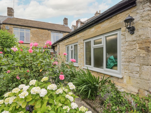 2 Church Street, Pet Friendly, With Open Fire In Chipping Norton - Kingham