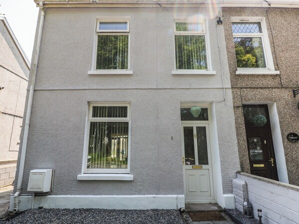 5 Pontardulais Road, Pet Friendly, With Hot Tub In Llangennech - Llanelli