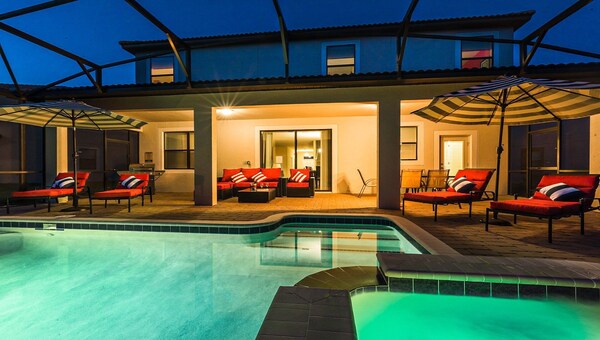 Exclusive Resort Home W Hot Tub, Near Theme Parks - Davenport, FL