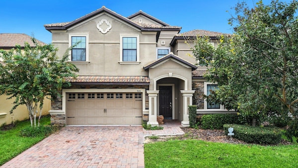 Spacious Getaway With Pool, Near Orlando Parks - Davenport, FL