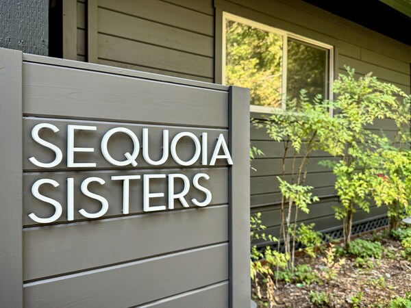 Sequoia Sisters - Pvt Yard, Hot Tub, Family Fun - Monte Rio, CA