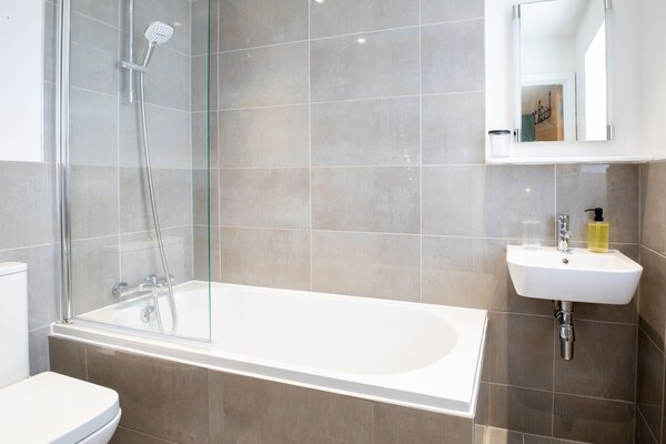 Oxford Point- Gorgeous One Bedroom Apartment - Beaulieu