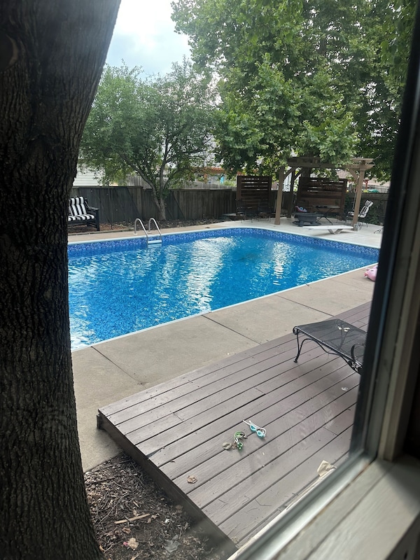 Heated Pool, Hot Tub & Deck, Large Media & Game Room, Lots Of Room Indoor & Out - Wichita, KS