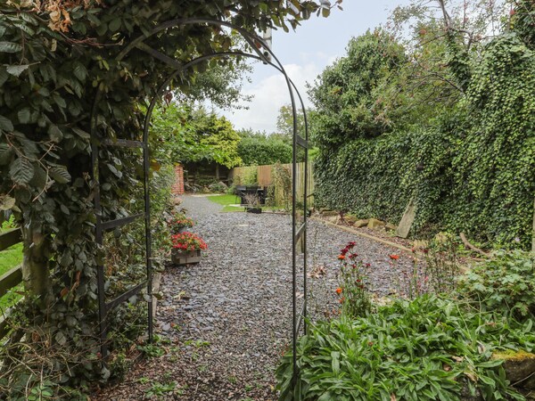 Maple Tree Cottage, Pet Friendly, With Open Fire In Longframlington - Alnmouth
