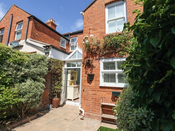 Leo's Place, Family Friendly, Character Holiday Cottage In Weymouth -