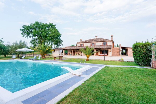 Private Villa With Sauna, Hot Tub, Private Pool, Wifi, Tv, Patio, Panoramic View, Close To Teramo - Teramo