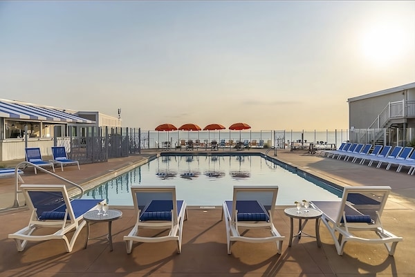 Perfect Spot For Soaking Up Some Sun & Sightseeing! Private Beach, Onsite Pools! - Wareham, MA