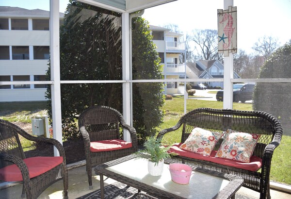 Well Appointed Four Bedroom Townhome East Of Rte 1 And Minutes To Downtown Lewes - Lewes, DE