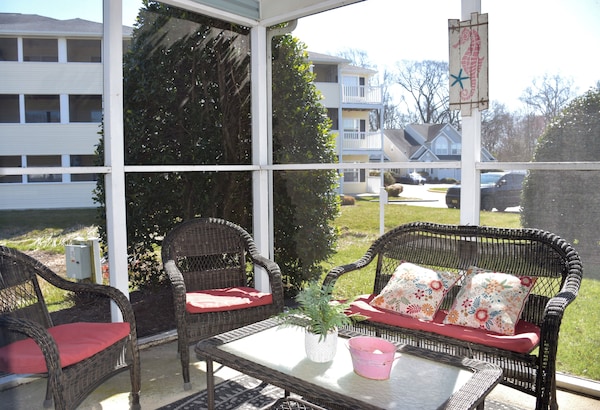 Well Appointed Four Bedroom Townhome East Of Rte 1 And Minutes To Downtown Lewes - Lewes, DE