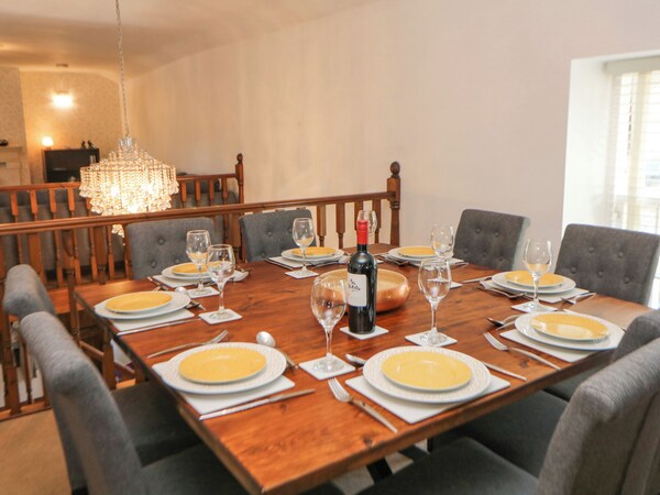 Querc, Pet Friendly, Character Holiday Cottage In Stoney Middleton - Hope Valley