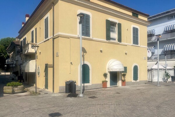 Homiday - Bordopineta Centro - Appartamento Luminoso E Ampio Al Secondo Piano - Roseto degli Abruzzi