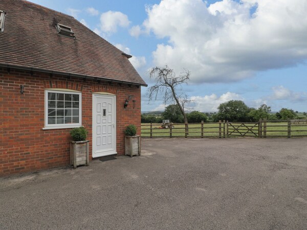 Whitlow Lodge Annex, Romantic, With A Garden In Huntley - Herefordshire