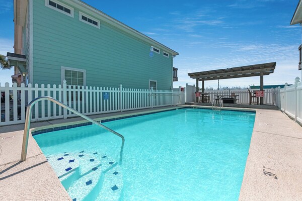 Bonnie Dune | Pet-friendly + Walk To Beach! - Port Aransas, TX