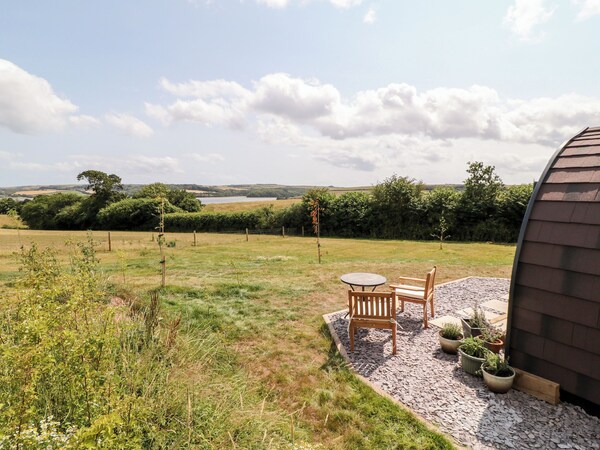 Oak, Romantic, With Hot Tub In Saltash - Saltash