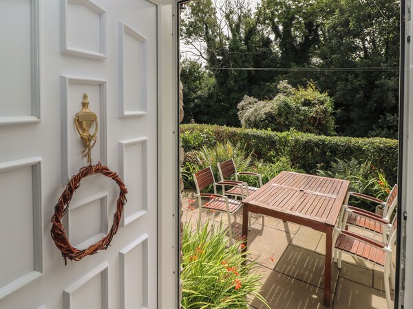 Briar Cottage, Pet Friendly, Character Holiday Cottage In Neyland - Haverfordwest