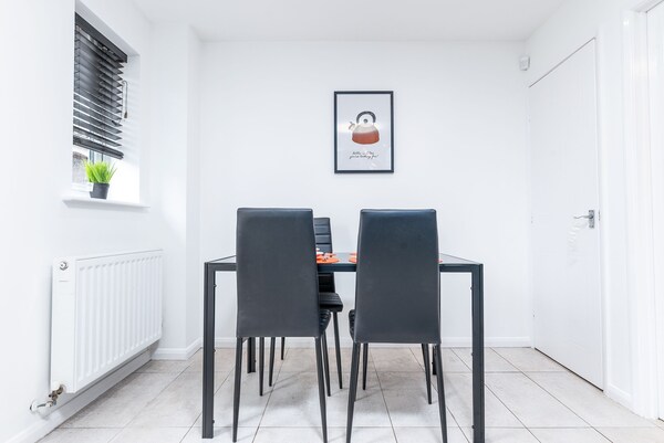 Marham Close 3 Bed Apartment - Nottingham