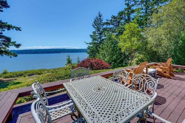 Cozy Langley Retreat: Water Views & Beach Access - Whidbey Island, WA