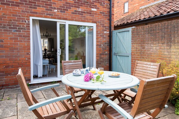 2 Admirals Walk - Sleeps 6 Guests  In 3 Bedrooms - Thorpeness