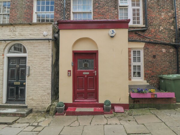 The Seahome, Romantic, Country Holiday Cottage In Scarborough - Scarborough
