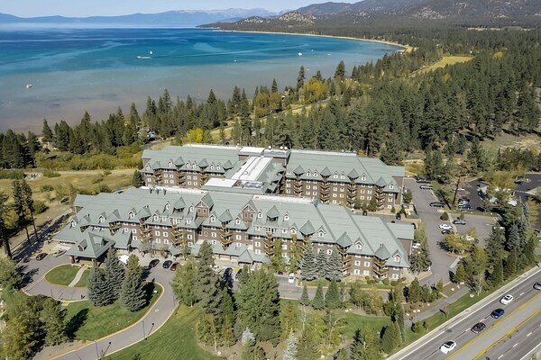 Your All-season Tahoe Oasis! Swimming Pool, Full Kitchen! - Lake Tahoe