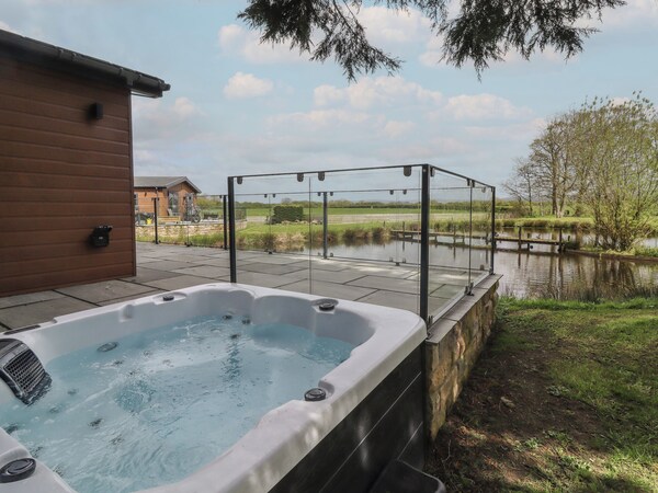 Ruperts Retreat, Family Friendly, With Hot Tub In Garstang - Lancashire