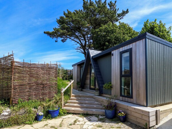 The Cabin, Romantic, With A Garden In Swanage - Swanage