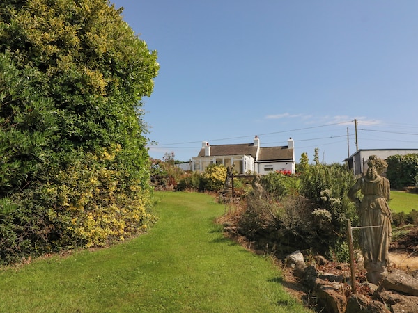 Pen Bonc, Pet Friendly, With A Garden In Llanddaniel Near Gaerwen - Caernarfon