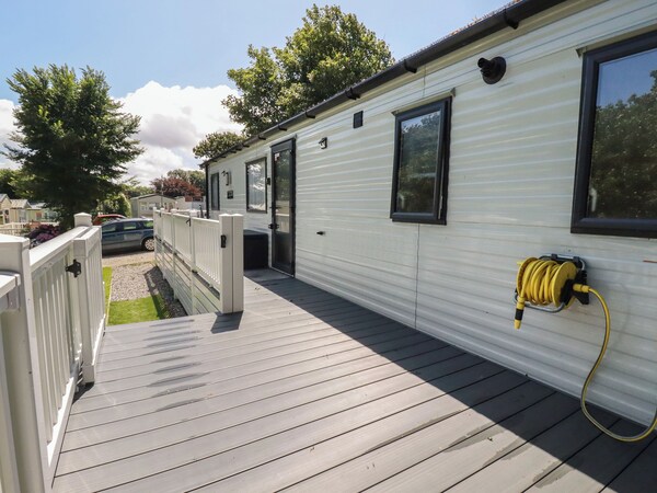 Pams Place, Pet Friendly, With Pool In Crantock - Fistral Beach