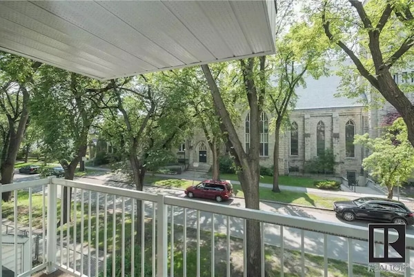 Modern 2 Bed/2 Bath Condo In Great Location - Winnipeg