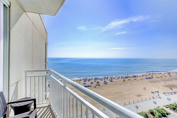 Endless Fun At Your Doorstep! Swimming Pool, Full Kitchen, Ocean View! - Virginia Beach, VA