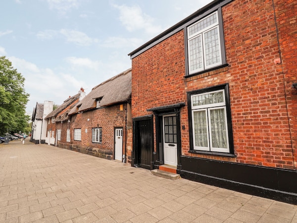91 Main Street, Pet Friendly, Character Holiday Cottage In Frodsham - Cheshire