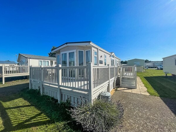 Lovely Caravan With Decking At Manor Park, Near Hunstanton Beach Ref 23034c - Norfolk