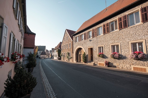 Ferienhaus Maison Eveline 104qm Mit Sauna Und Jacuzzi - Volkach
